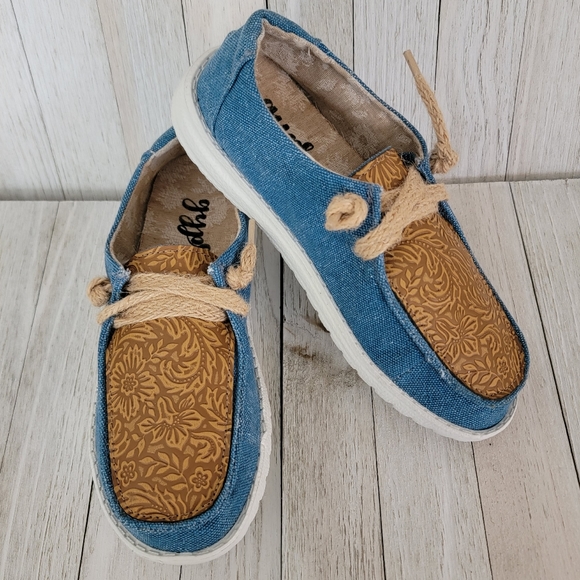 Gypsy Jazz | Shoes | 5 Off Salegypsy Jazz Luma Tooled Turquoise Slip On ...
